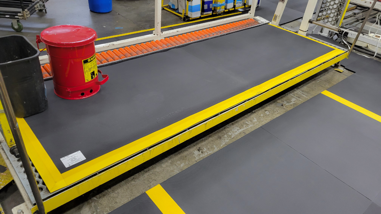 100-1 Series Anti-Fatigue Mat, 4' Wide, Yellow Border | AcroMat