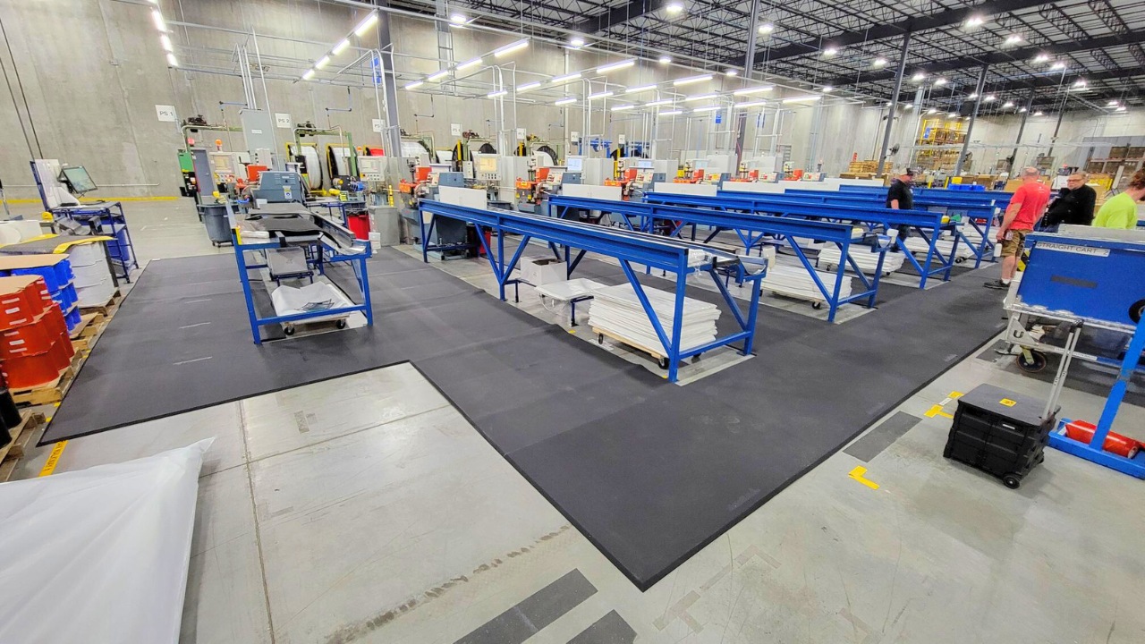 Custom Anti-Fatigue Mat - 100-ESD Series | AcroMat